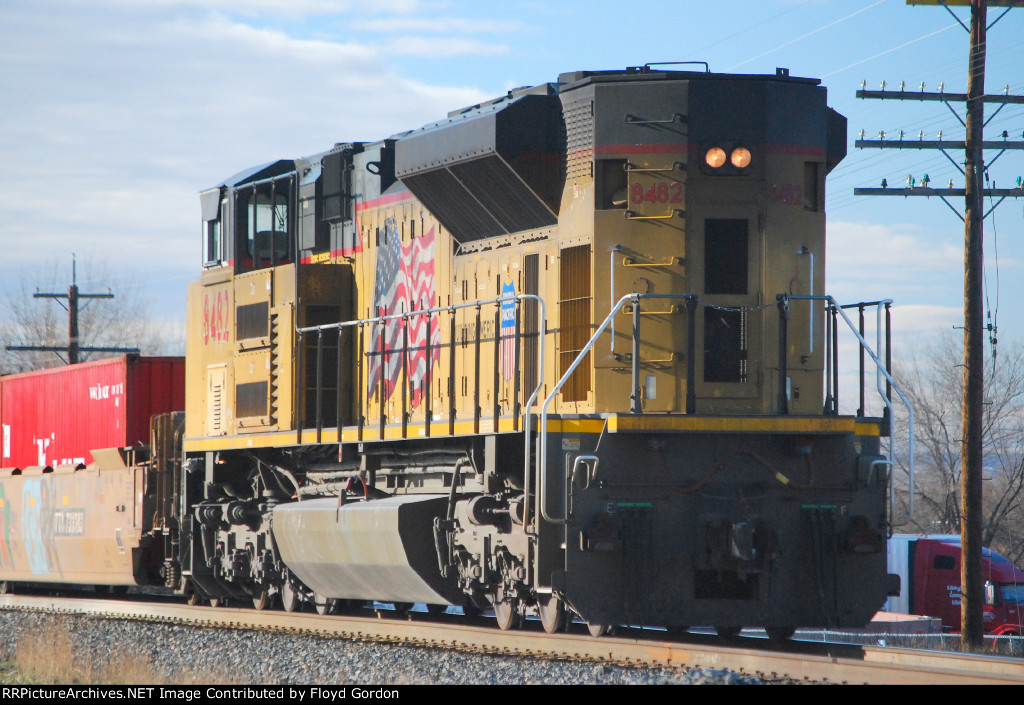 DPU UP 8482 pushes on east bound double stack